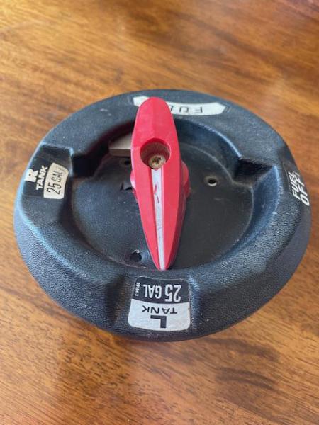 Piper PA28-140 Fuel Selector Valve And Cover Assembly. Used.